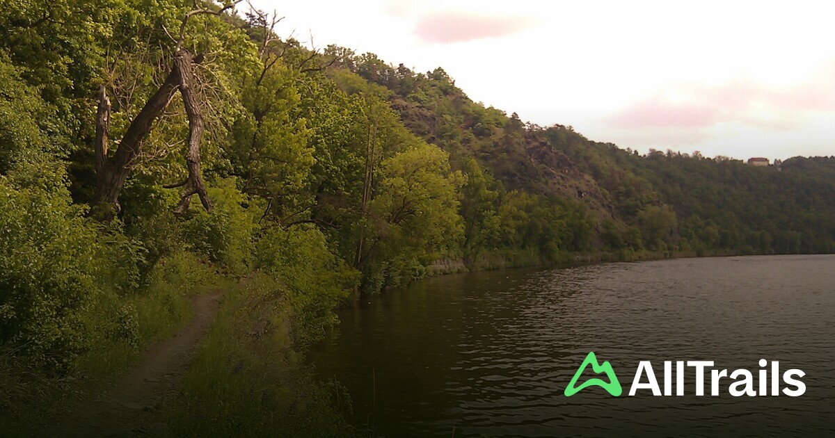 Best trails near Hladina Vltavy při povodních v letech 2002 a 2013 ...